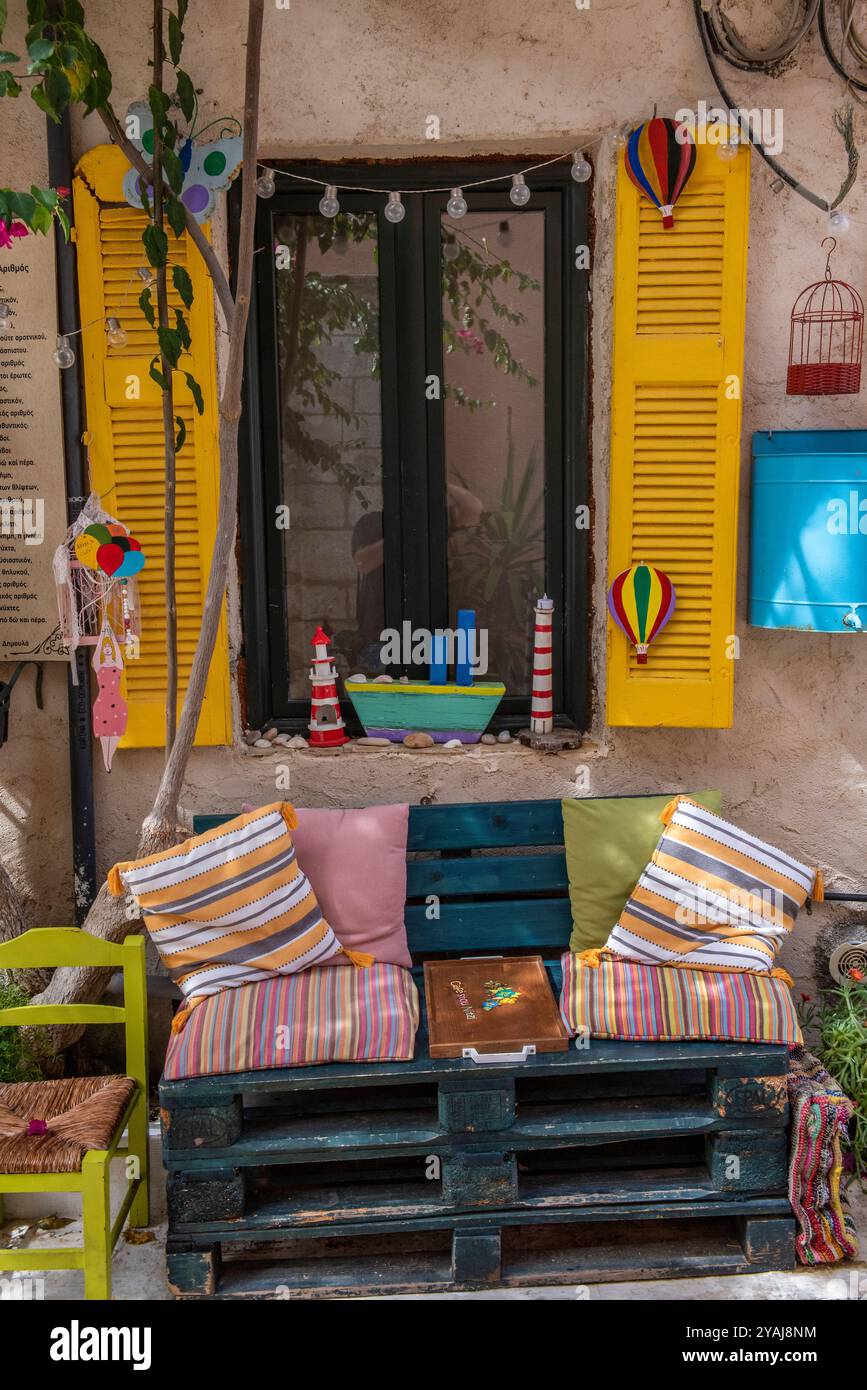 Chic seating designs hi-res stock photography and images - Alamy