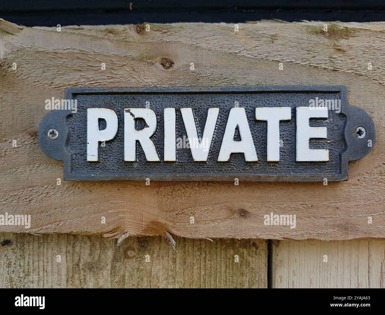 Hedge gate garden lawn hi-res stock photography and images - Alamy