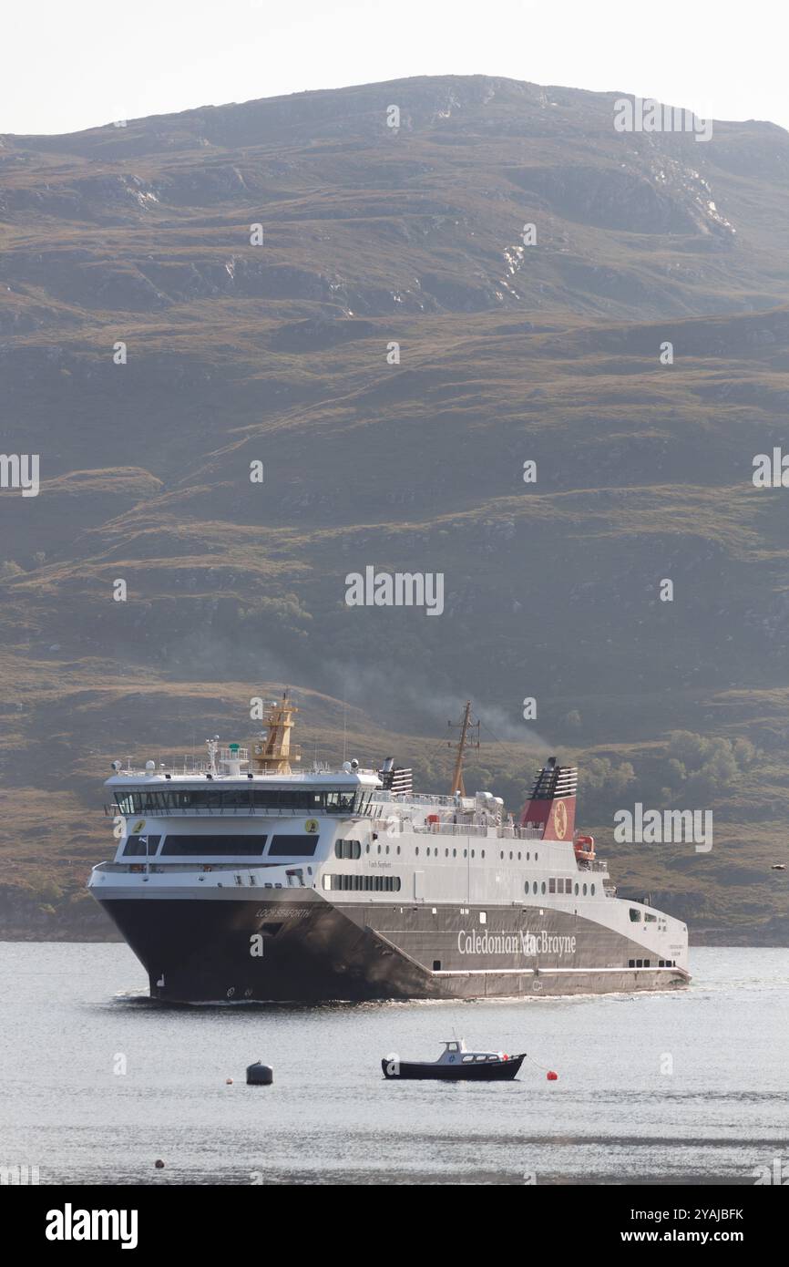 Village of Ullapool, Scotland. The Caledonian MacBrayne (Cal Mac) Loch ...