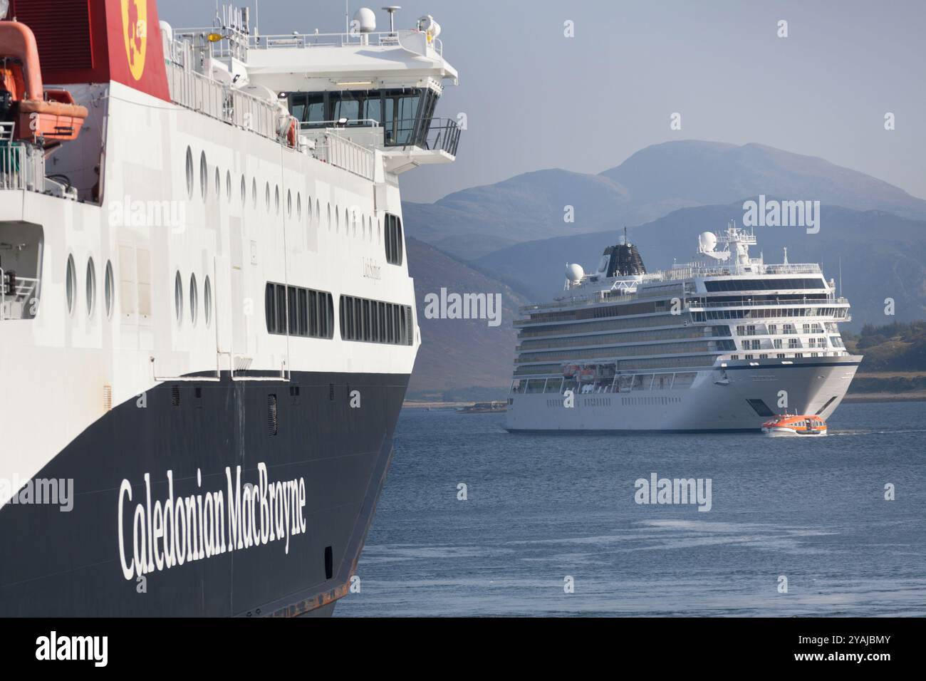 Village of Ullapool, Scotland. The Caledonian MacBrayne (Cal Mac) Loch ...