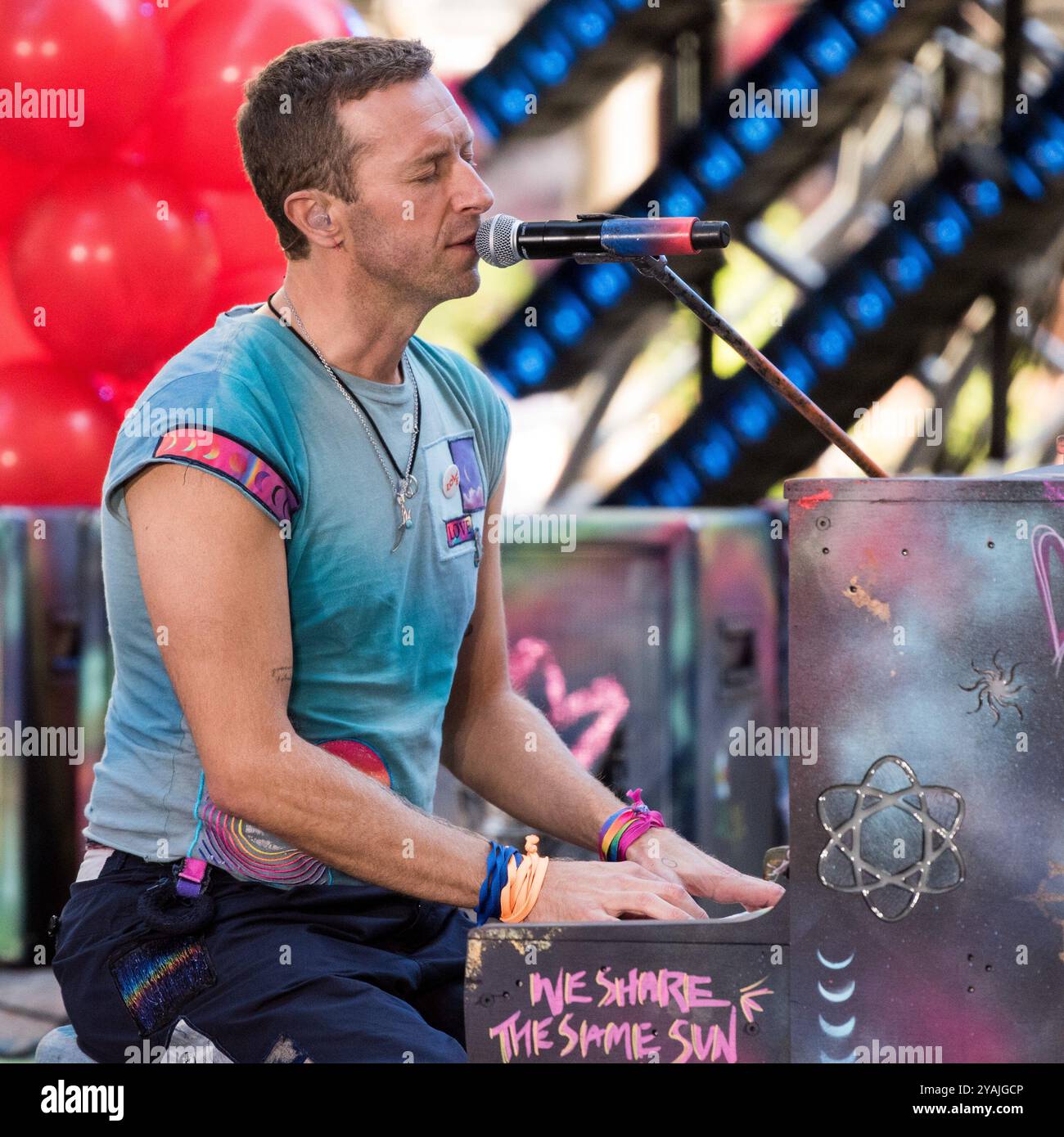 Ny. 08th Oct, 2024. Chris Martin, Coldplay on stage for NBC Today Show ...