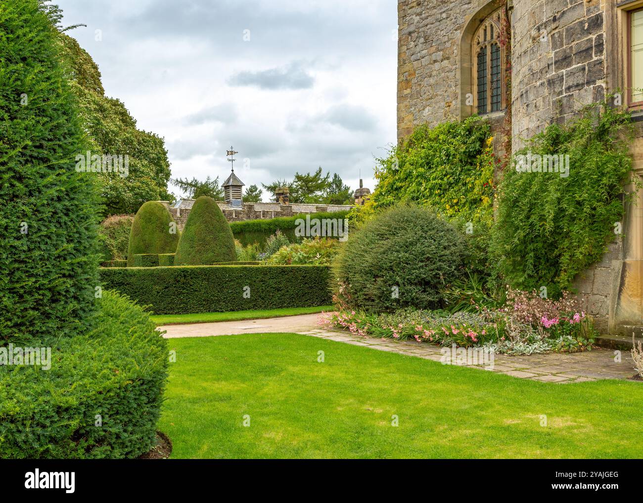 Wrexham chirk castle hi-res stock photography and images - Alamy