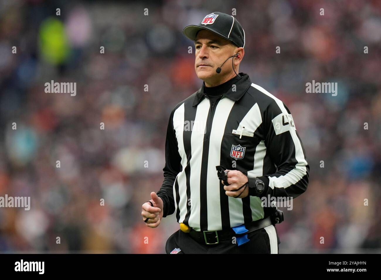 Umpire Duane Heydt works during an NFL football game between the ...