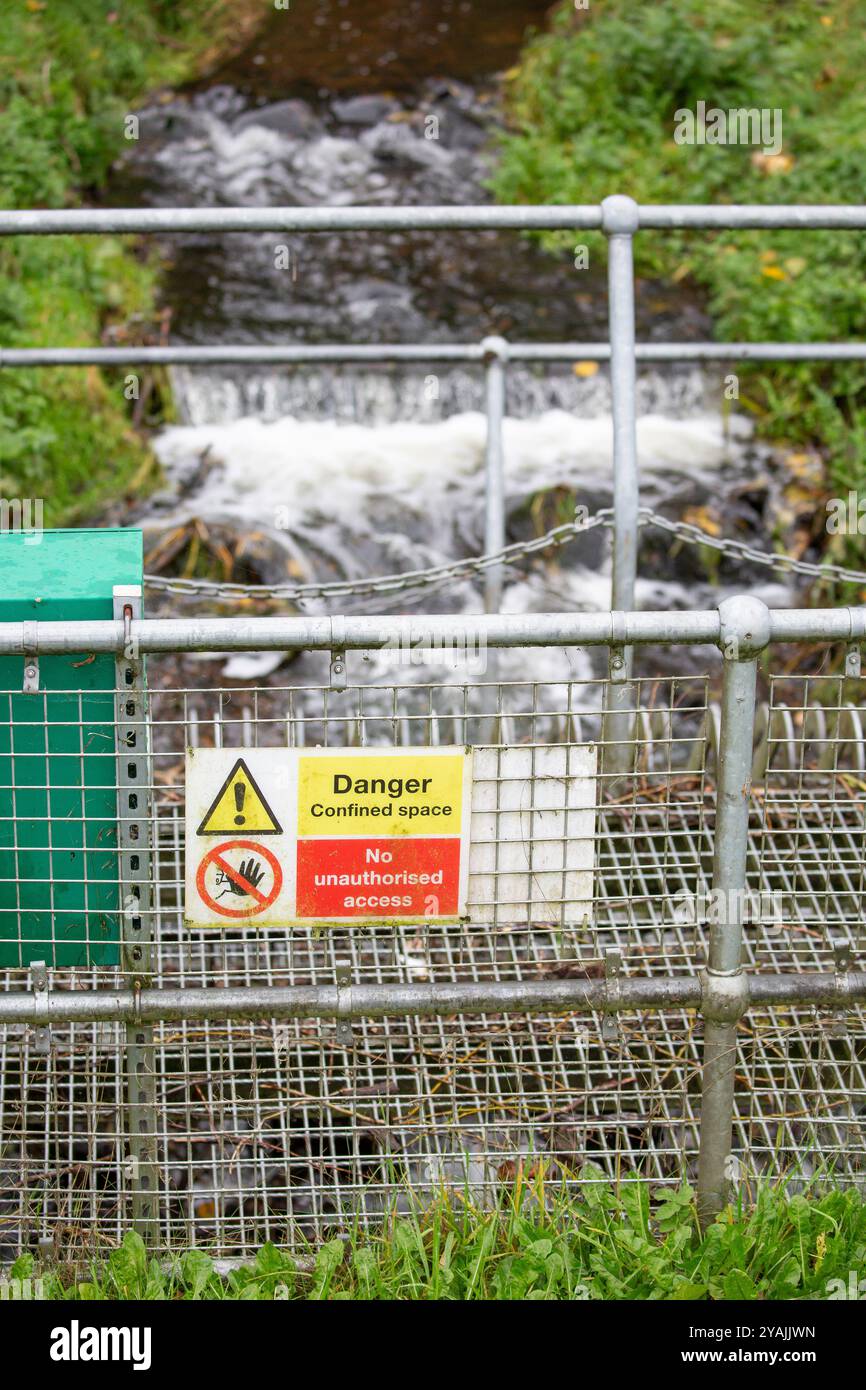 Danger near water sign. No unauthorised access Stock Photo - Alamy