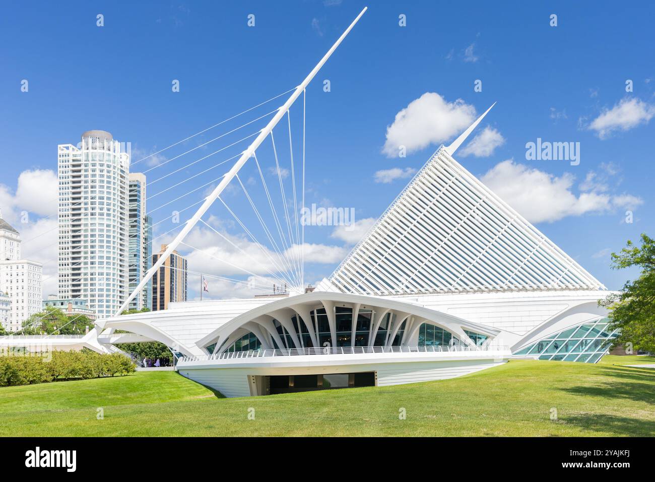 The Milwaukee Art Museum is located on the lakefront in downtown ...