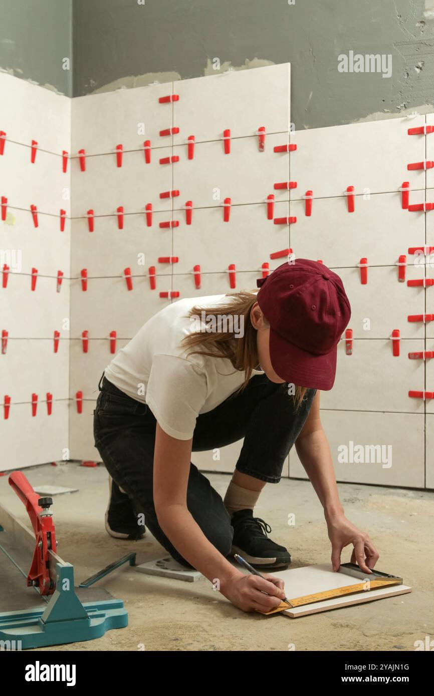 Woman tile hi-res stock photography and images - Alamy