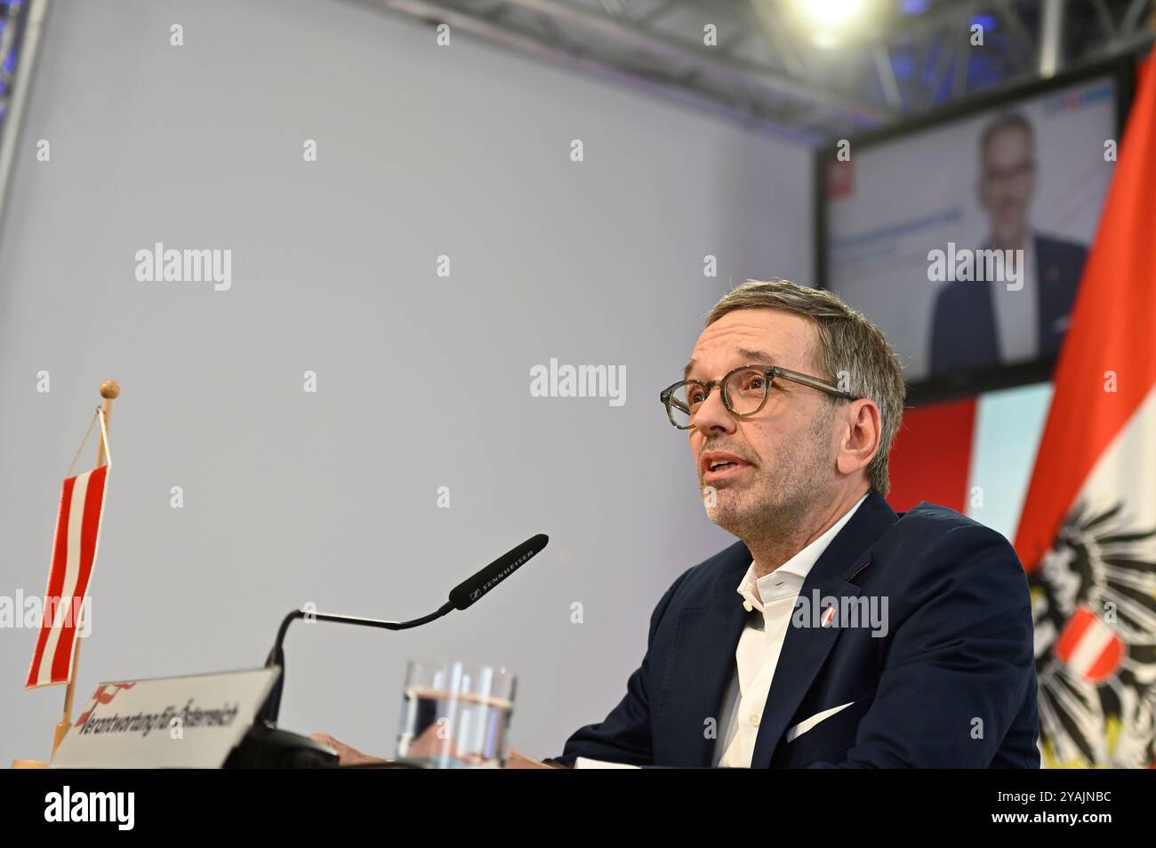 Formation of a government hi-res stock photography and images - Alamy