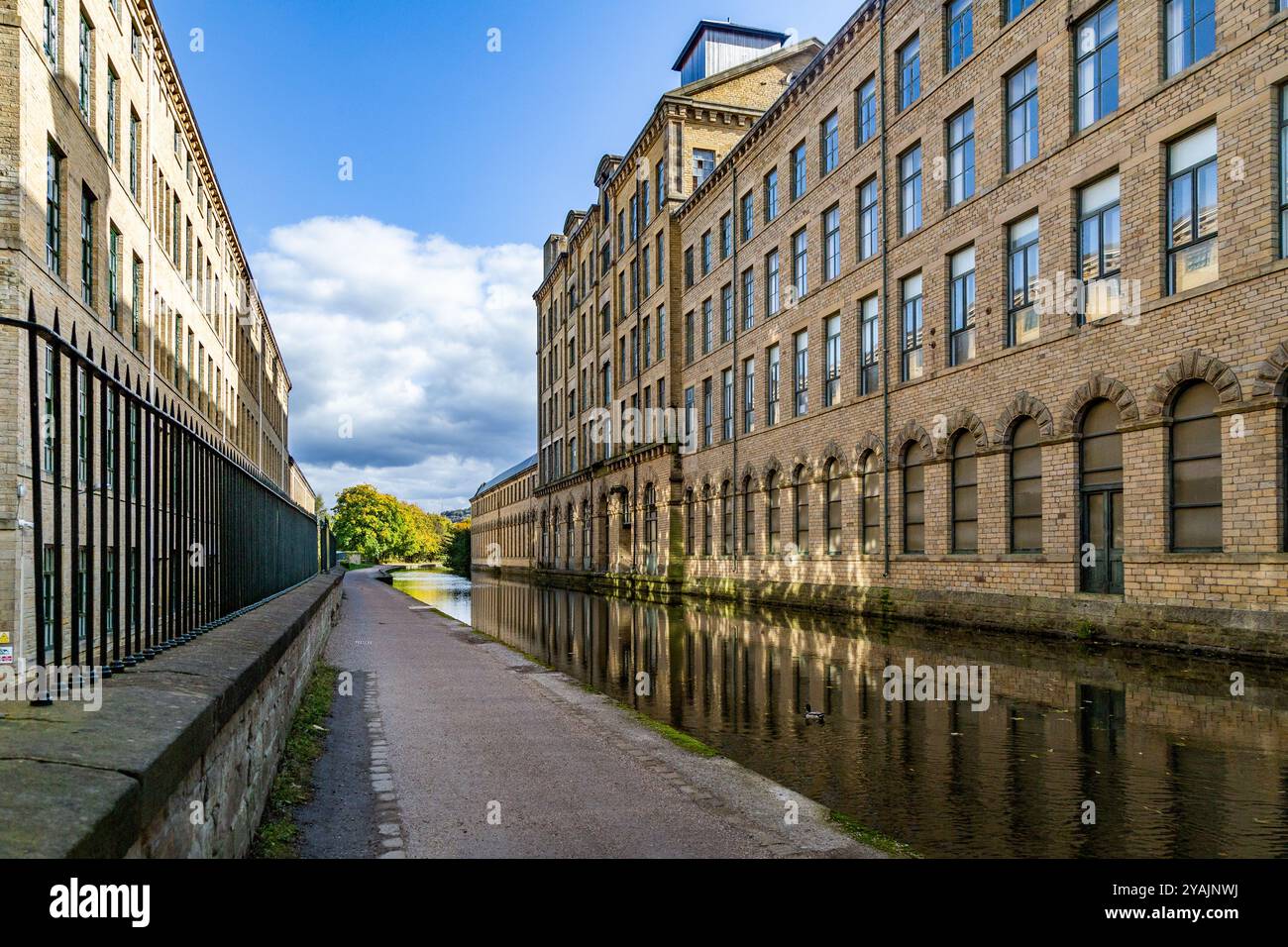 Salts Mill buildings (a converted Yorkshire textile mill) in Saltaire ...
