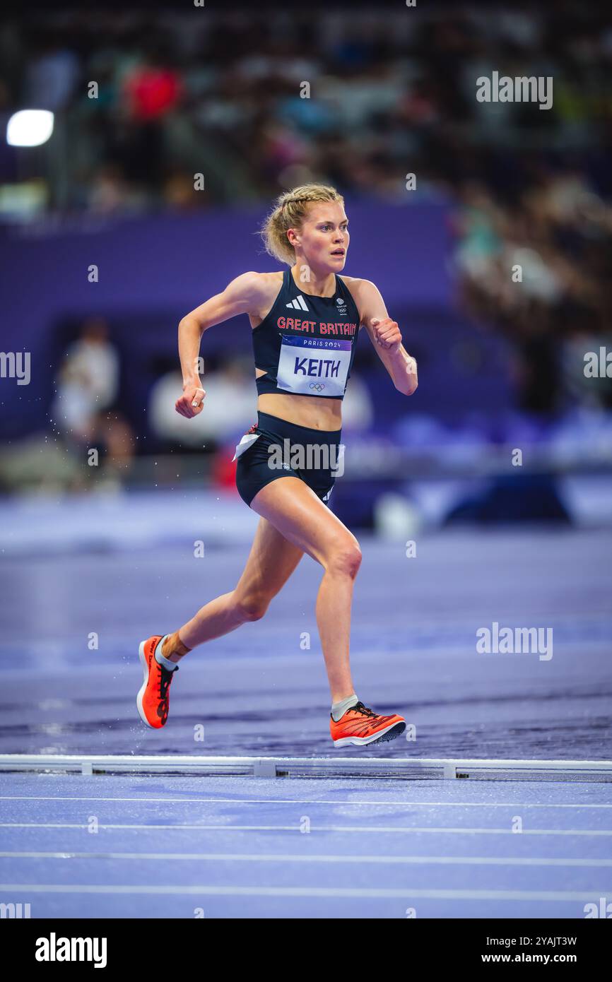 Megan Keith participating in the 10.000 meters at the Paris 2024 ...