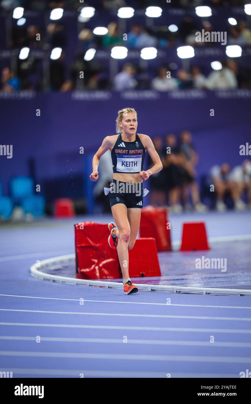 Megan Keith participating in the 10.000 meters at the Paris 2024 ...