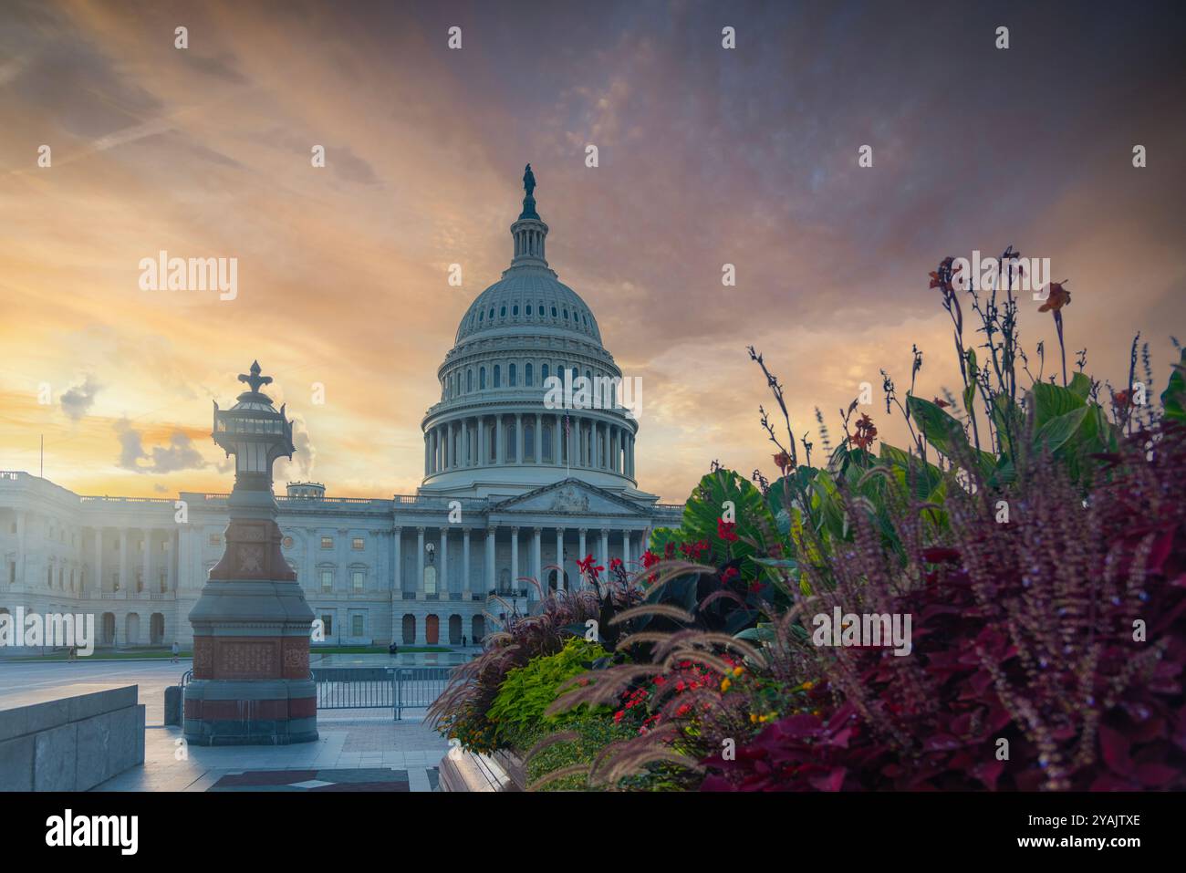 Us capitol building over sunset hi-res stock photography and images - Alamy