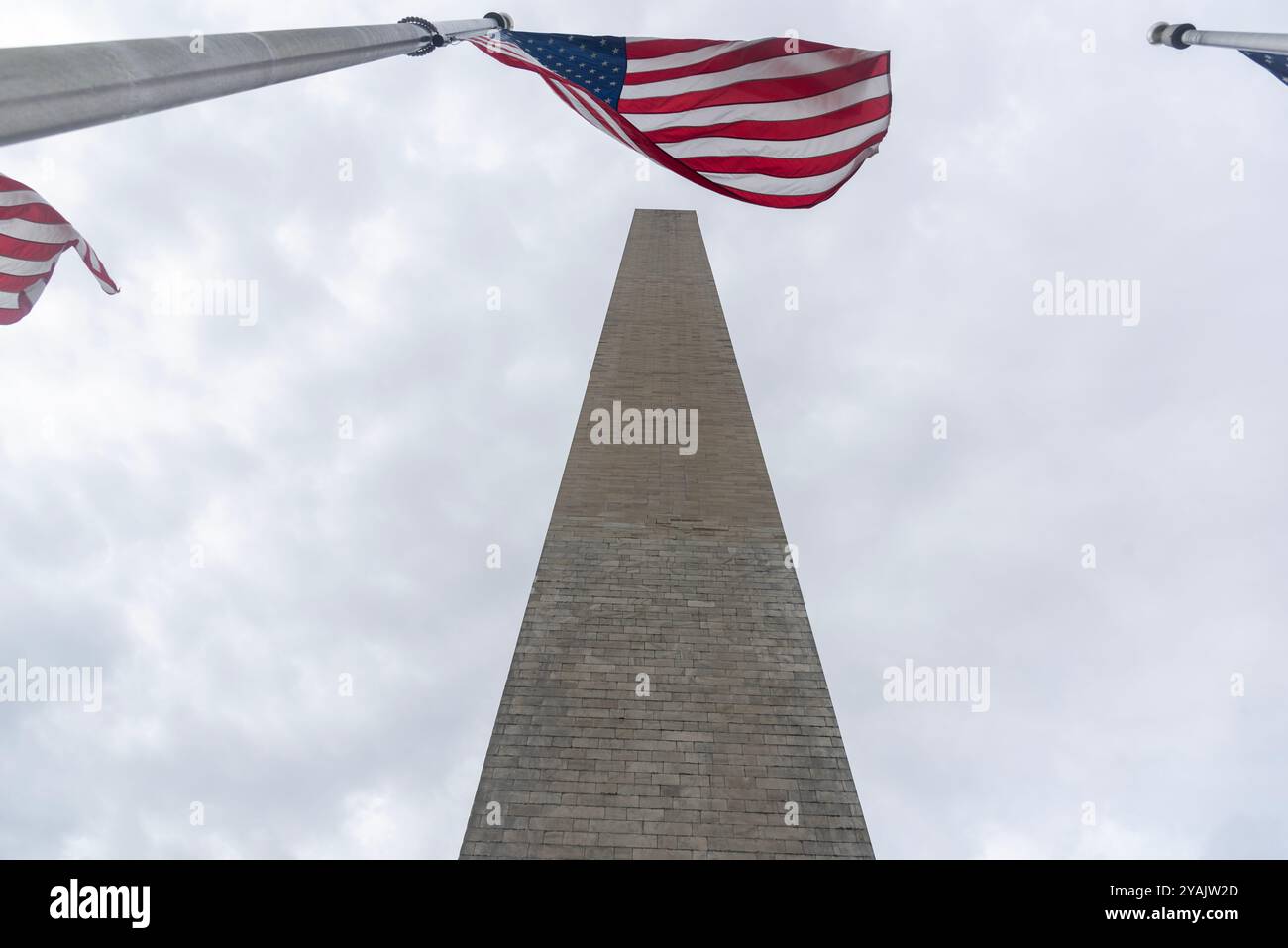 Washington monument us flags hi-res stock photography and images - Alamy