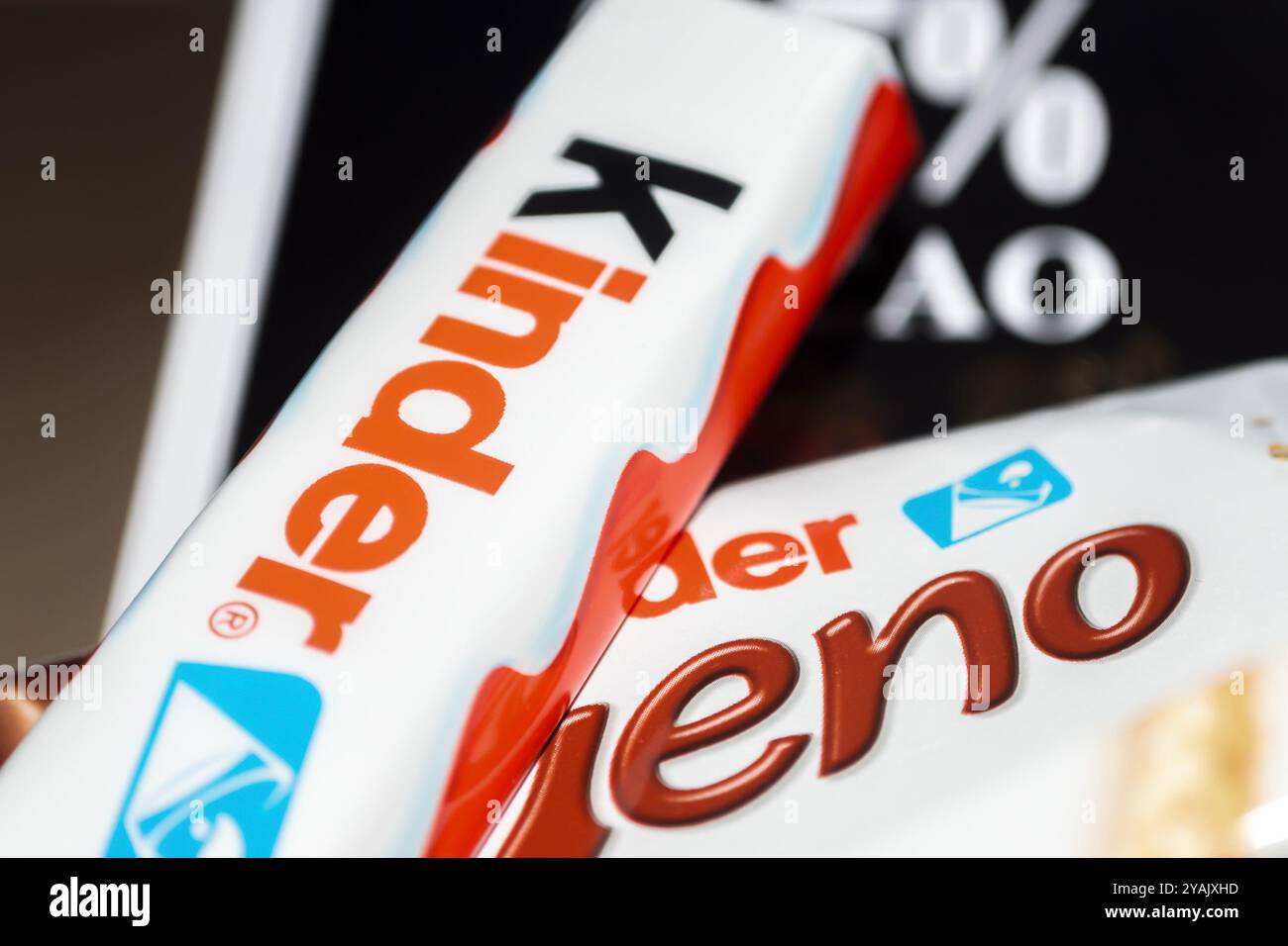 Kinder bueno bar milk hi-res stock photography and images - Alamy