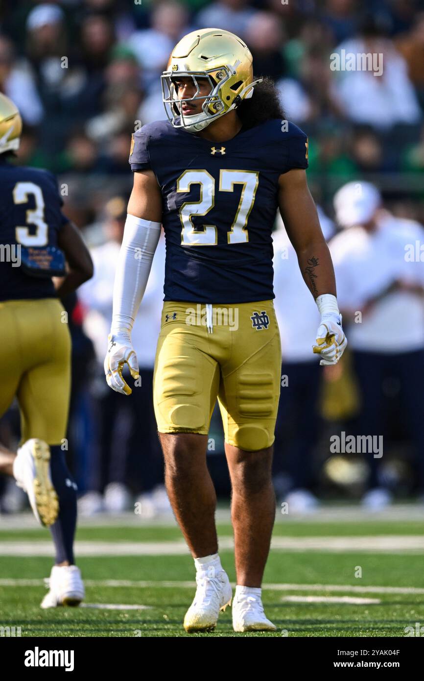SOUTH BEND, IN - OCTOBER 12: Notre Dame Fighting Irish LB Kyngstonn ...