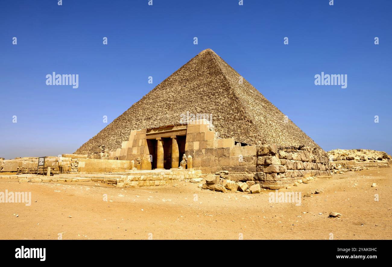 Pyramid of Cheops and Mastaba of Seshemnufer IV on the Giza Plateau in ...