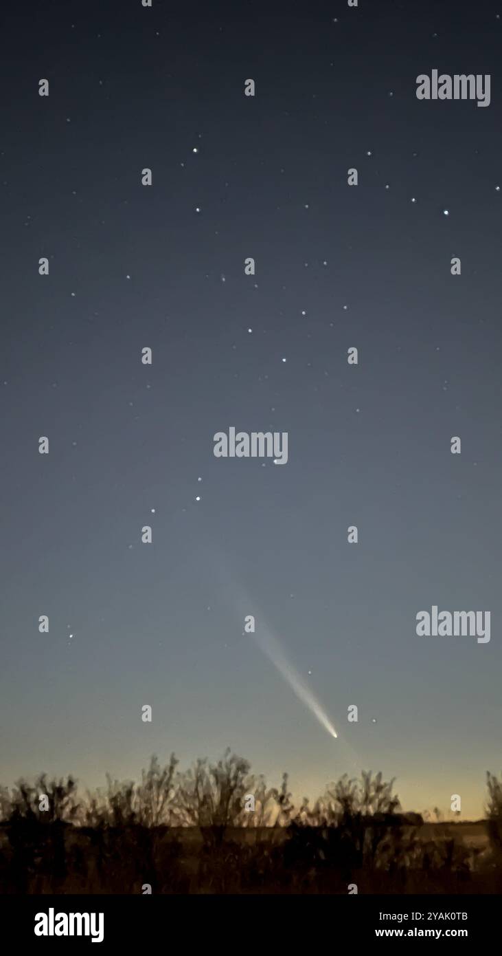 Tsuchinshan atlas comet hi-res stock photography and images - Alamy