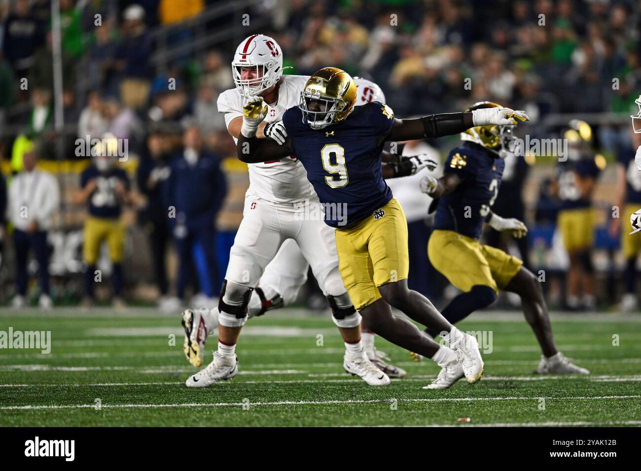 SOUTH BEND, IN - OCTOBER 12: Notre Dame Fighting Irish DL RJ Oben (9 ...
