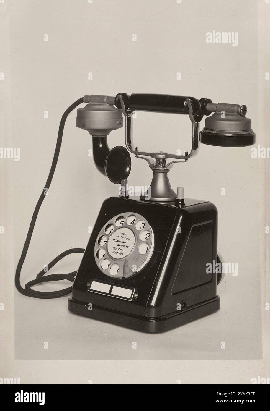 Vintage German telephones. Automatic desk telephone, ZB.SA.19E (Siemens ...