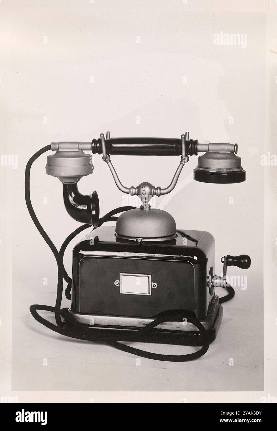 Vintage Swiss telephones. Local battery desk station, model 1919 ...