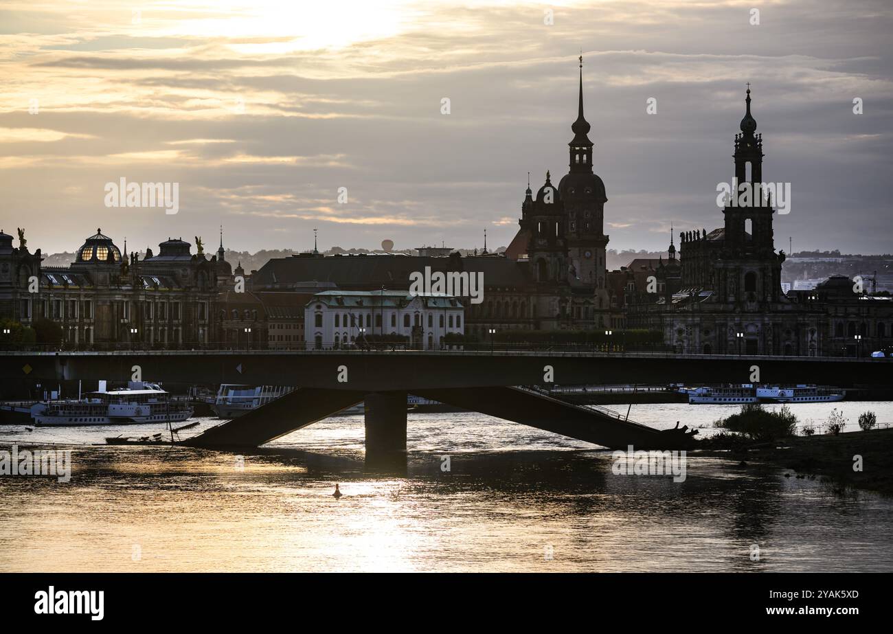 14 October 2024, Saxony, Dresden: Evening view of the partially ...