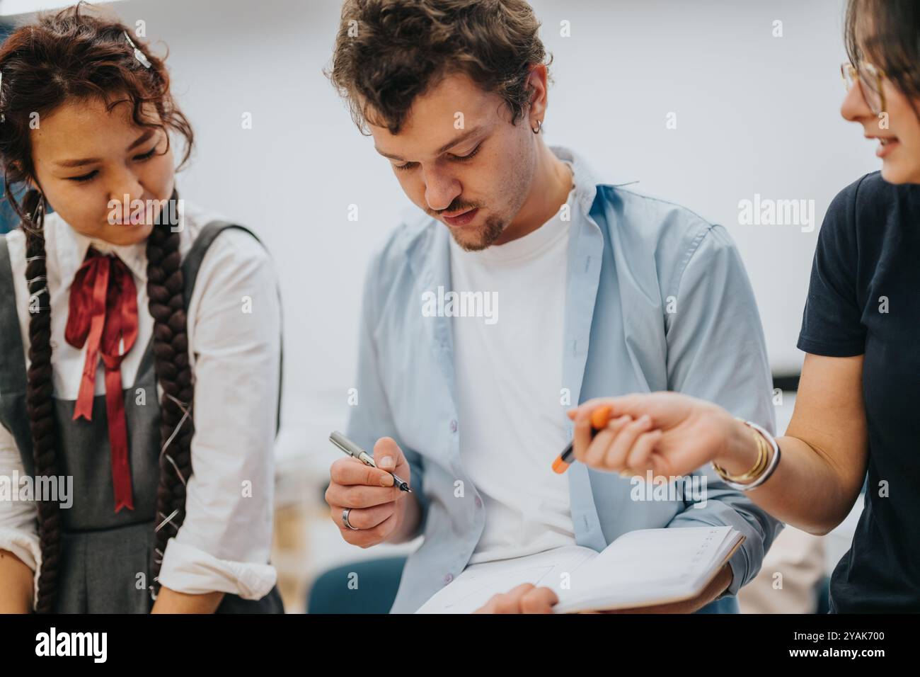 Students collaborating on a school project in classroom setting Stock Photo - Alamy