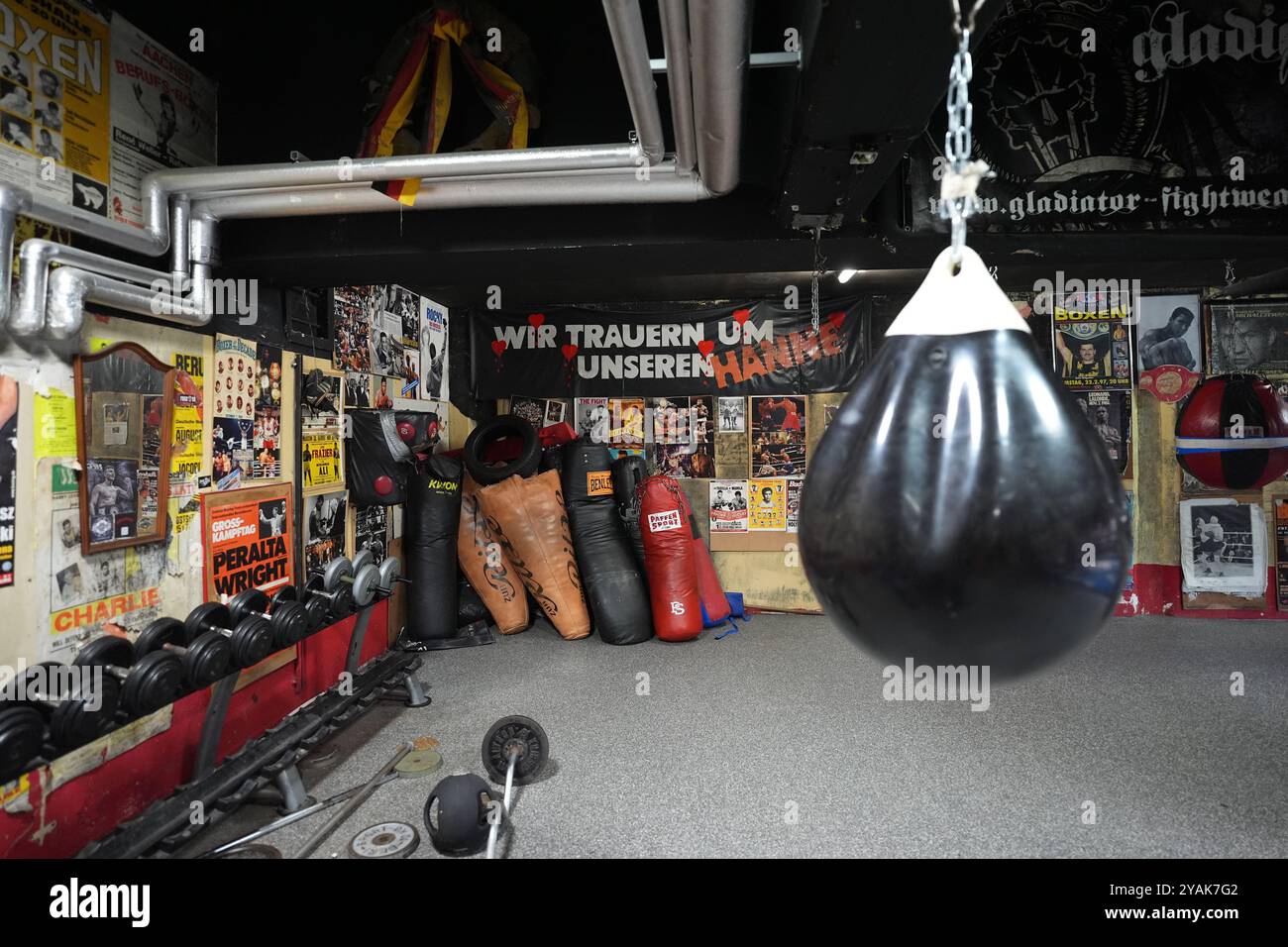 14 October 2024, Hamburg: View into the boxing cellar of the pub "Zur ...