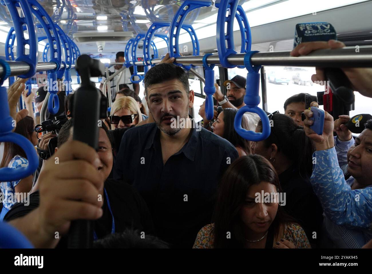 Gye buses hi-res stock photography and images - Alamy