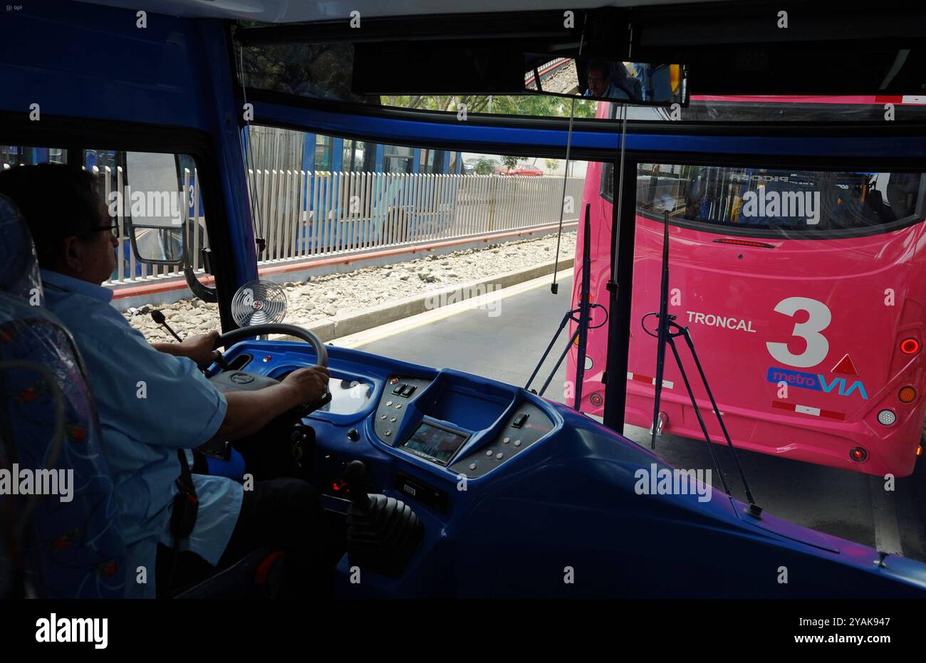 GYE BUSES FEEDER BUSES Guayaquil, Monday, October 14, 2024 The Mayor of ...