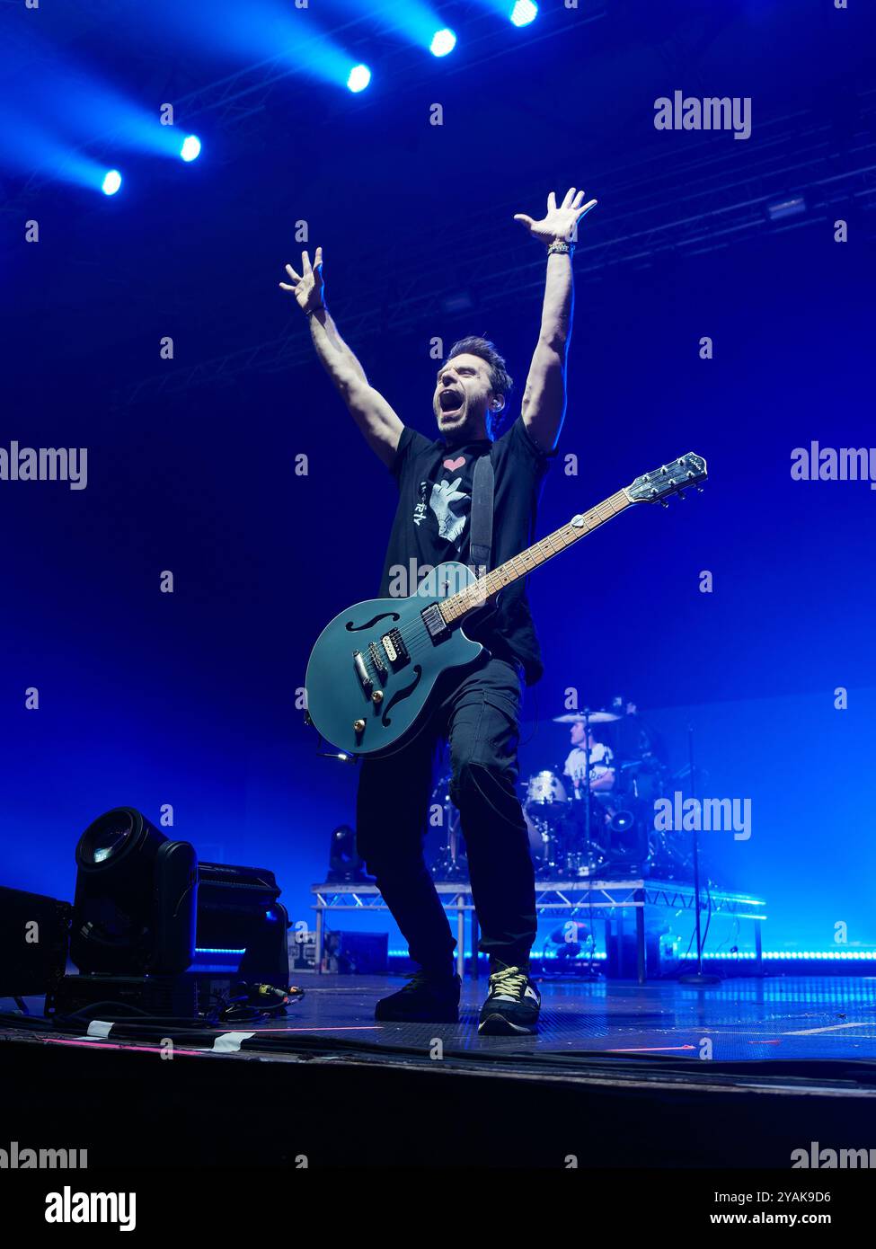 Simple plan concert hi-res stock photography and images - Alamy