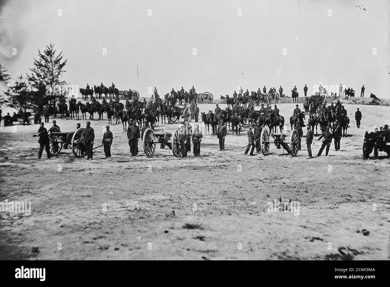 United States Civil War scene featuring soldiers, cannons, and horses ...