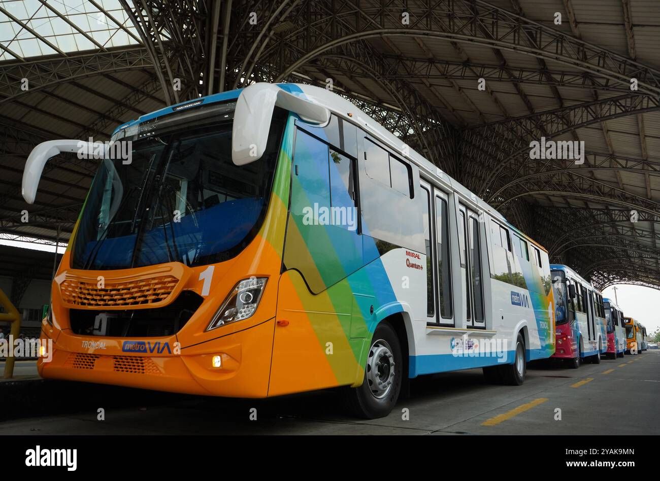 GYE FEEDER BUSES Guayaquil, Monday, October 14, 2024 The Mayor of ...
