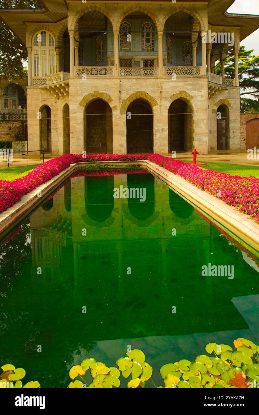 Baghdad pavilion hi-res stock photography and images - Alamy