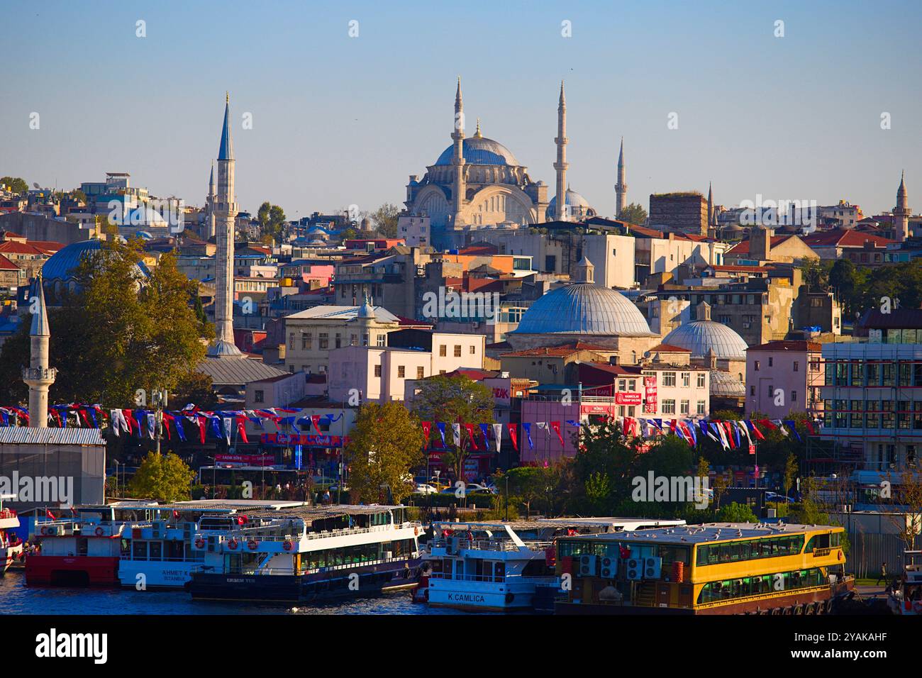 Golden mosques hi-res stock photography and images - Alamy