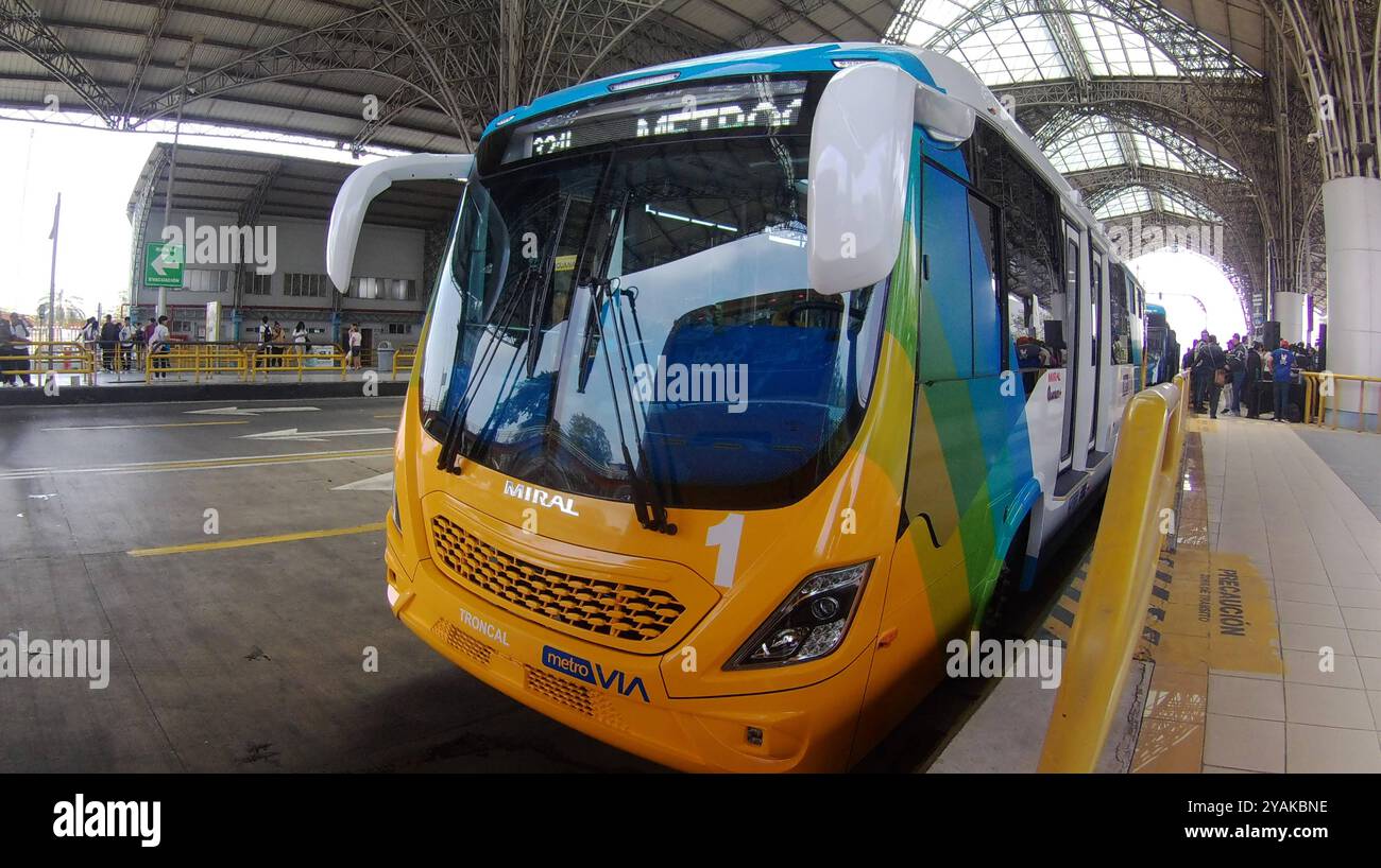 Gye buses hi-res stock photography and images - Alamy