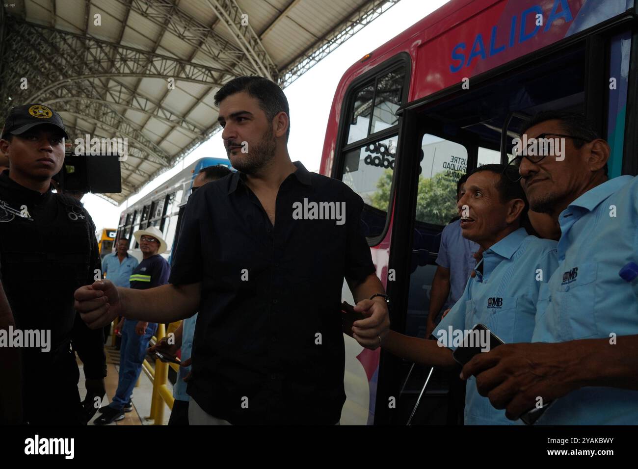 Gye buses hi-res stock photography and images - Alamy