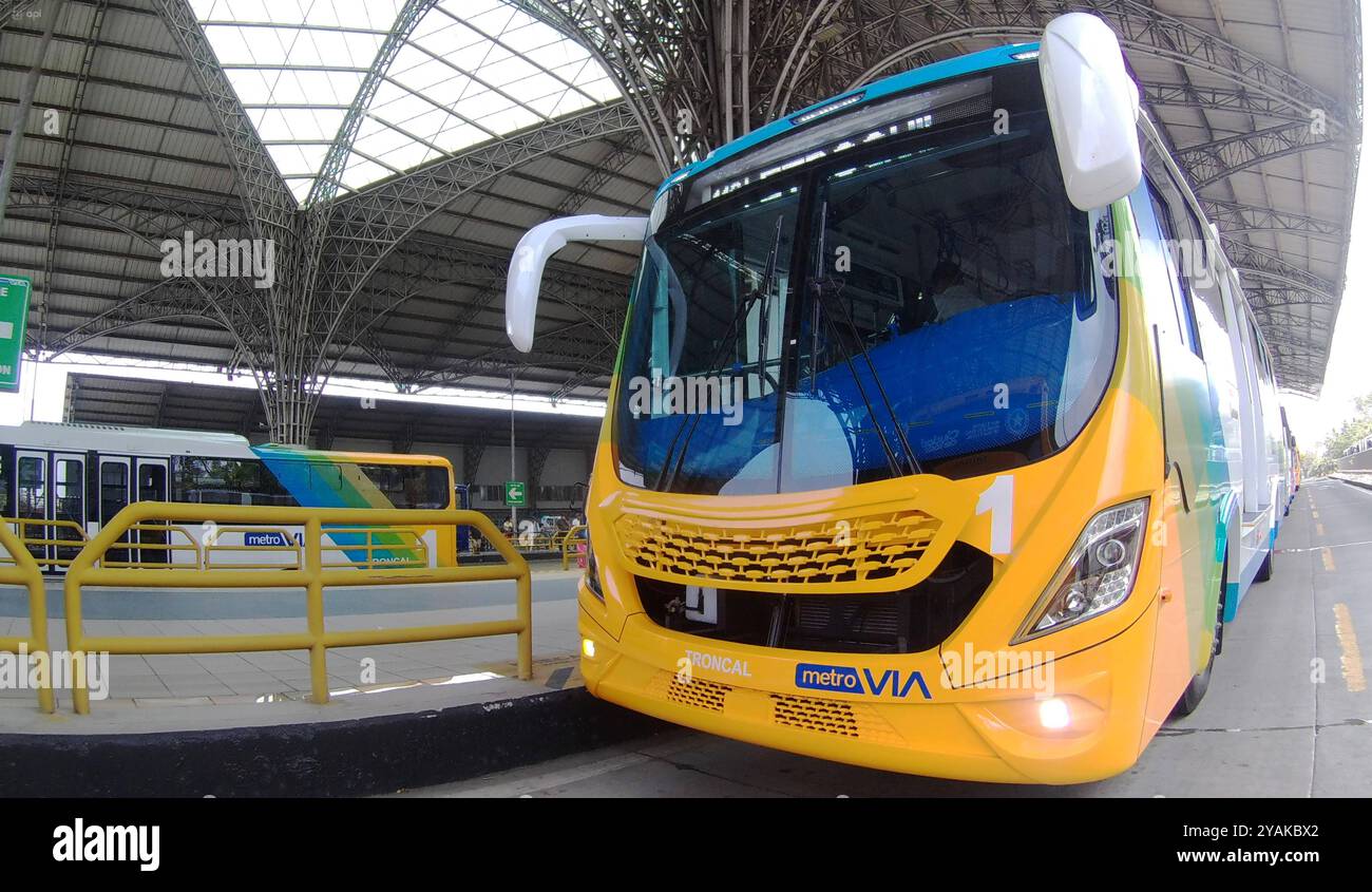 Gye buses hi-res stock photography and images - Alamy