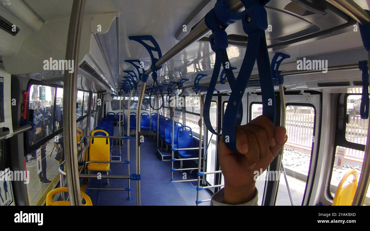GYE BUSES FEEDER BUSES Guayaquil, Monday, October 14, 2024 The Mayor of ...
