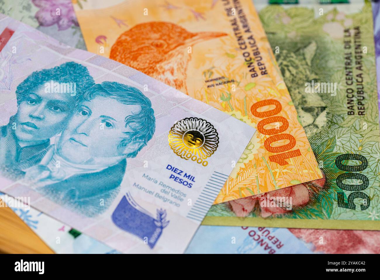 2000 argentine pesos bills hi-res stock photography and images - Alamy