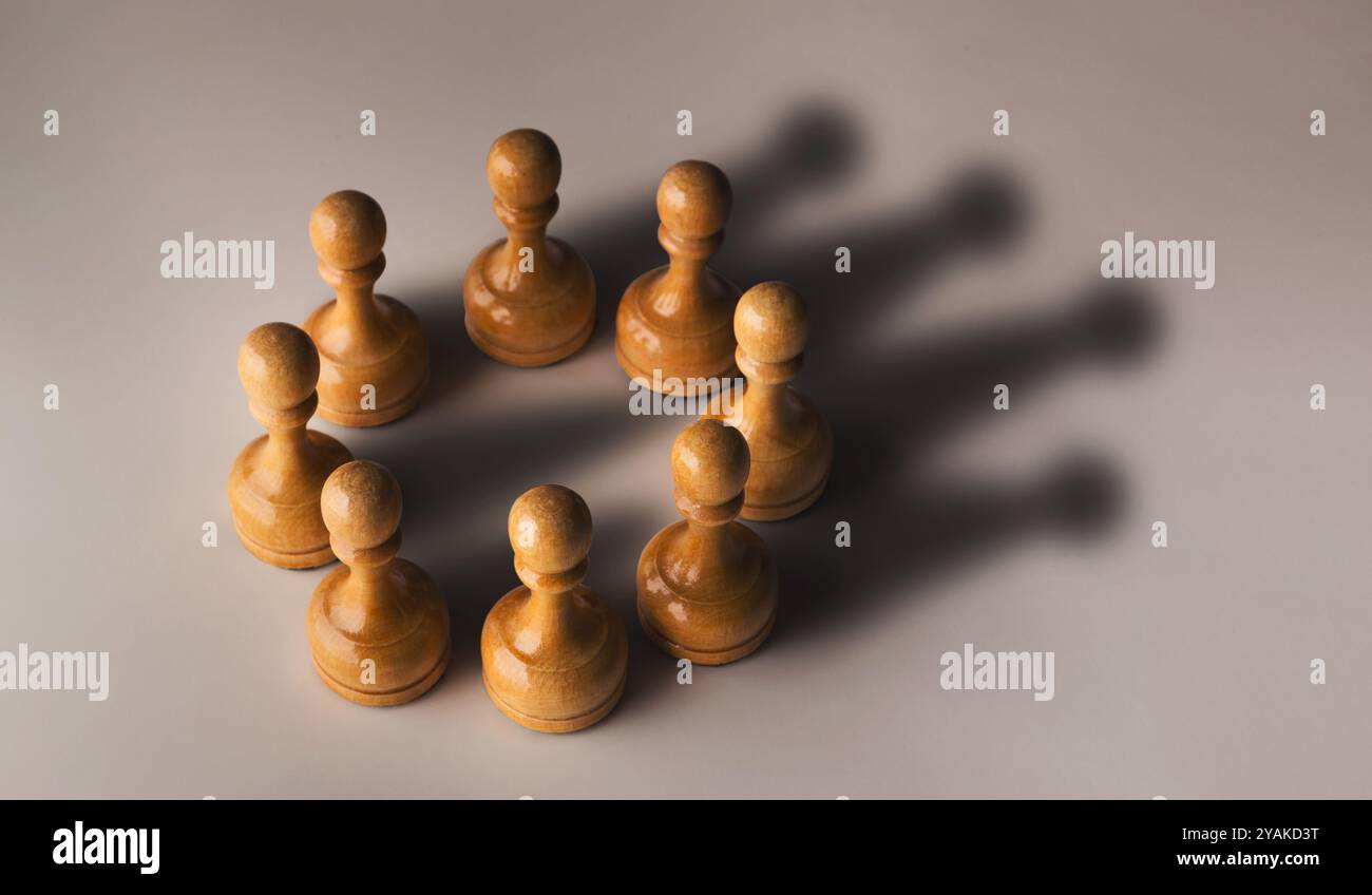Queen chess circle hi-res stock photography and images - Alamy