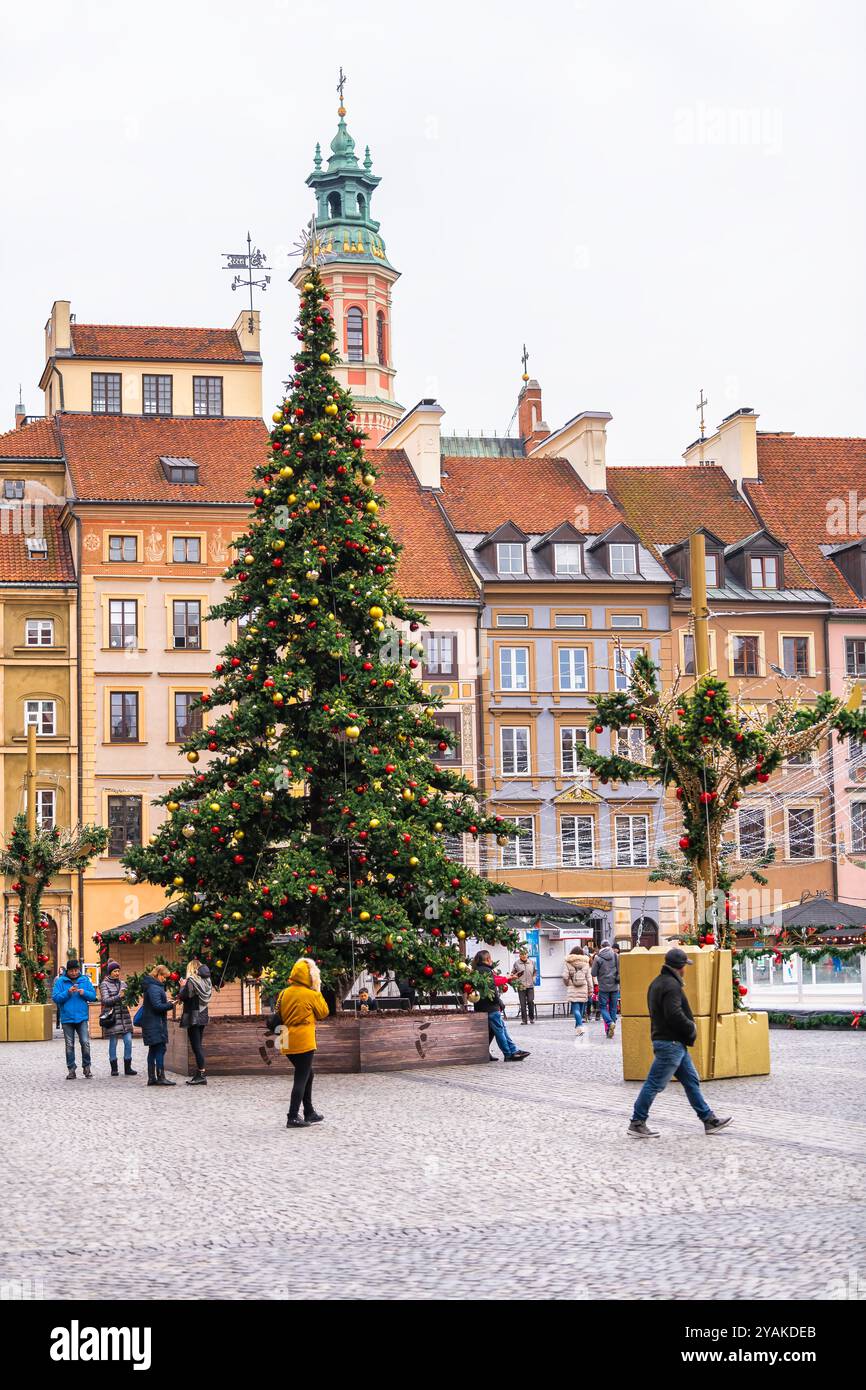 Warsaw, Poland - December 25, 2019: Christmas tree at Warszawa old town ...