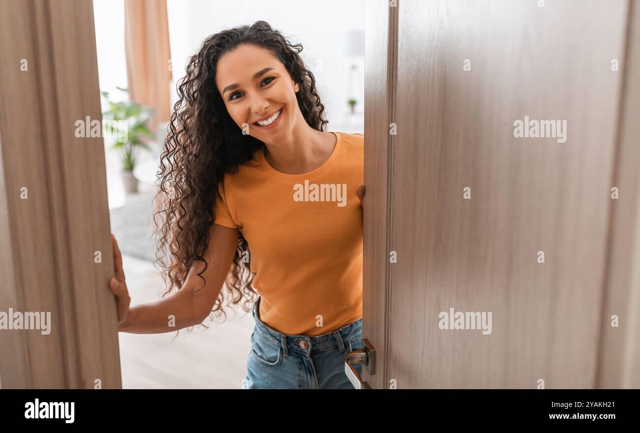 Arab young woman receiving hi-res stock photography and images - Alamy