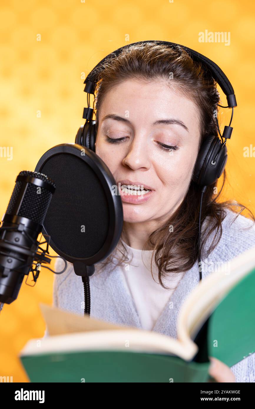 Mic skills hi-res stock photography and images - Alamy