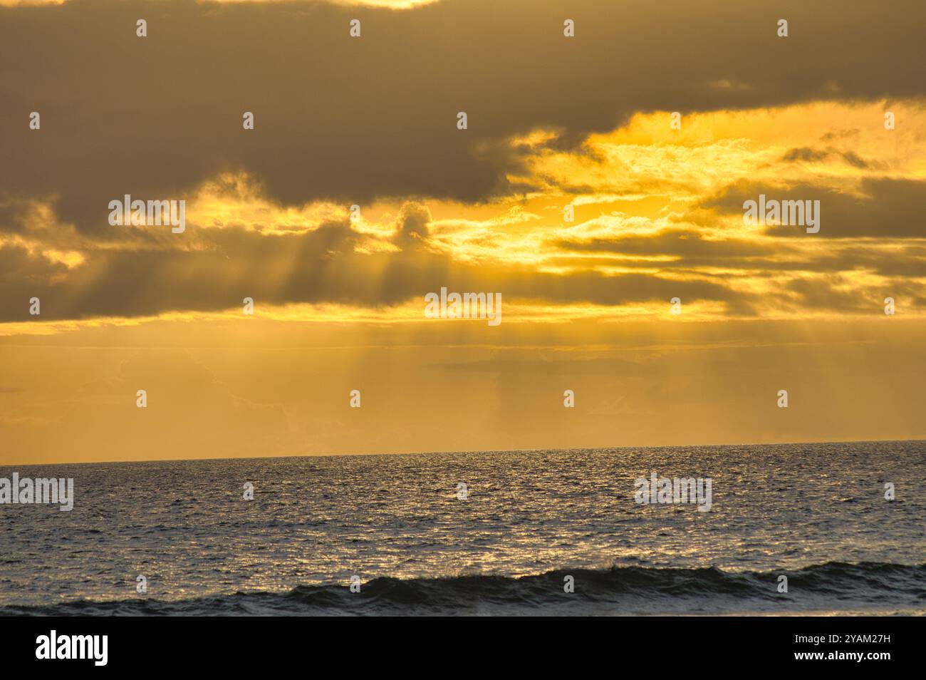 Skyline at sunset with dramatic clouds hi-res stock photography and ...