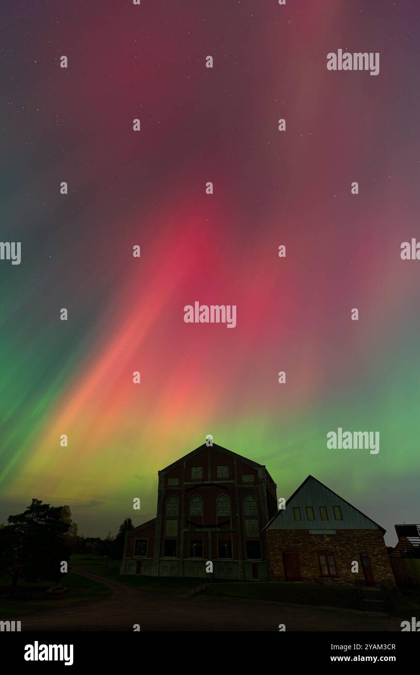 Sheets of brilliant red and green Northern Lights (Aurora Borealis) in ...