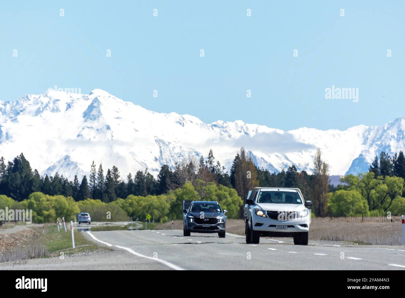 Driving snow capped mountains dog kennel corner near lake tekapo hi-res ...
