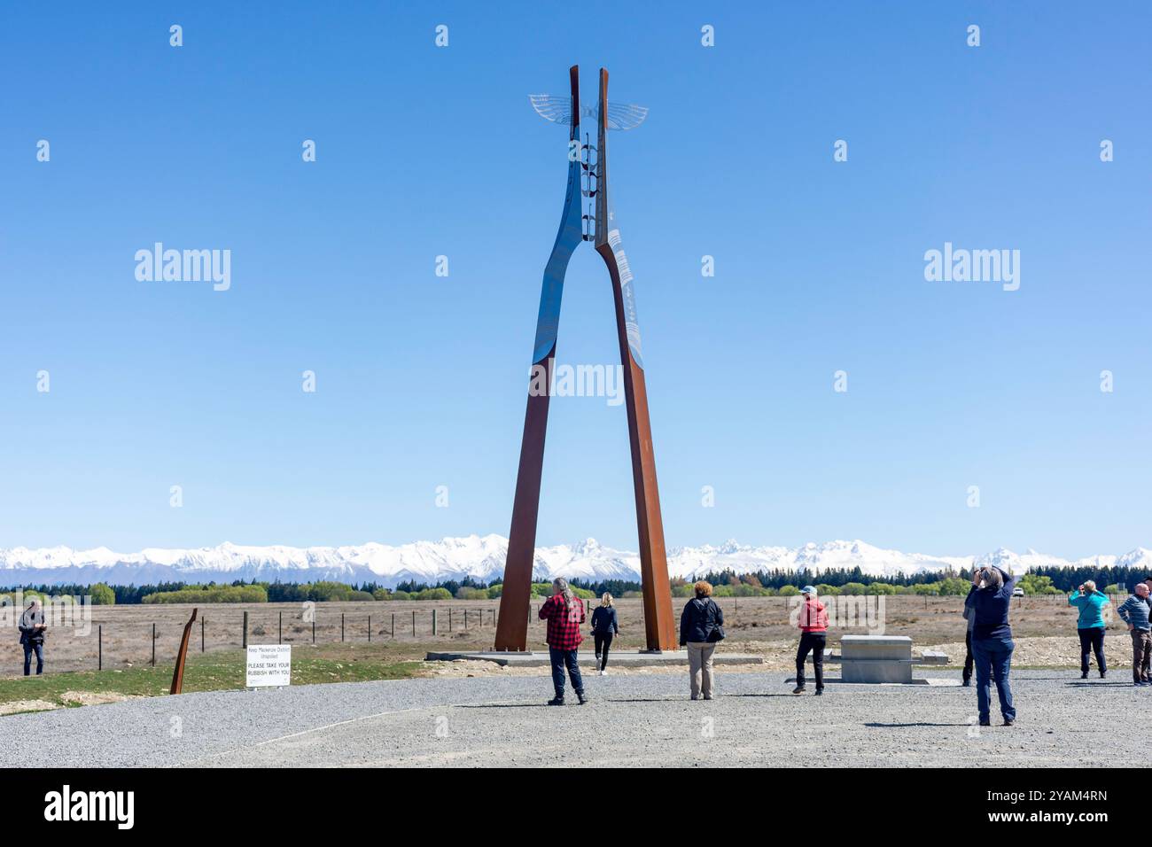 Sculpture (Nau mai tauti mai) at lookout on Fairlie-Tekapo Road (State ...