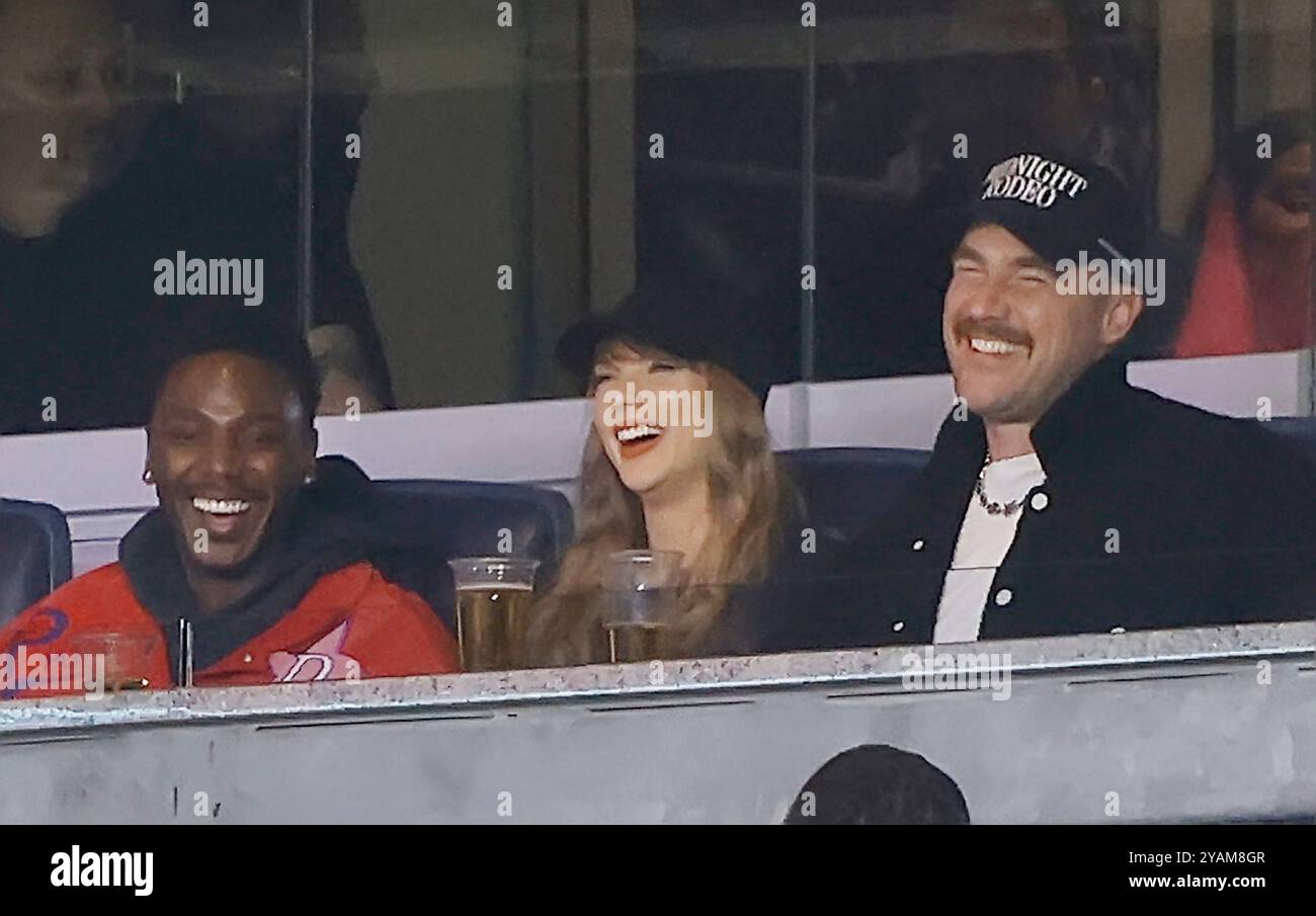 Taylor swift sports hi-res stock photography and images - Alamy