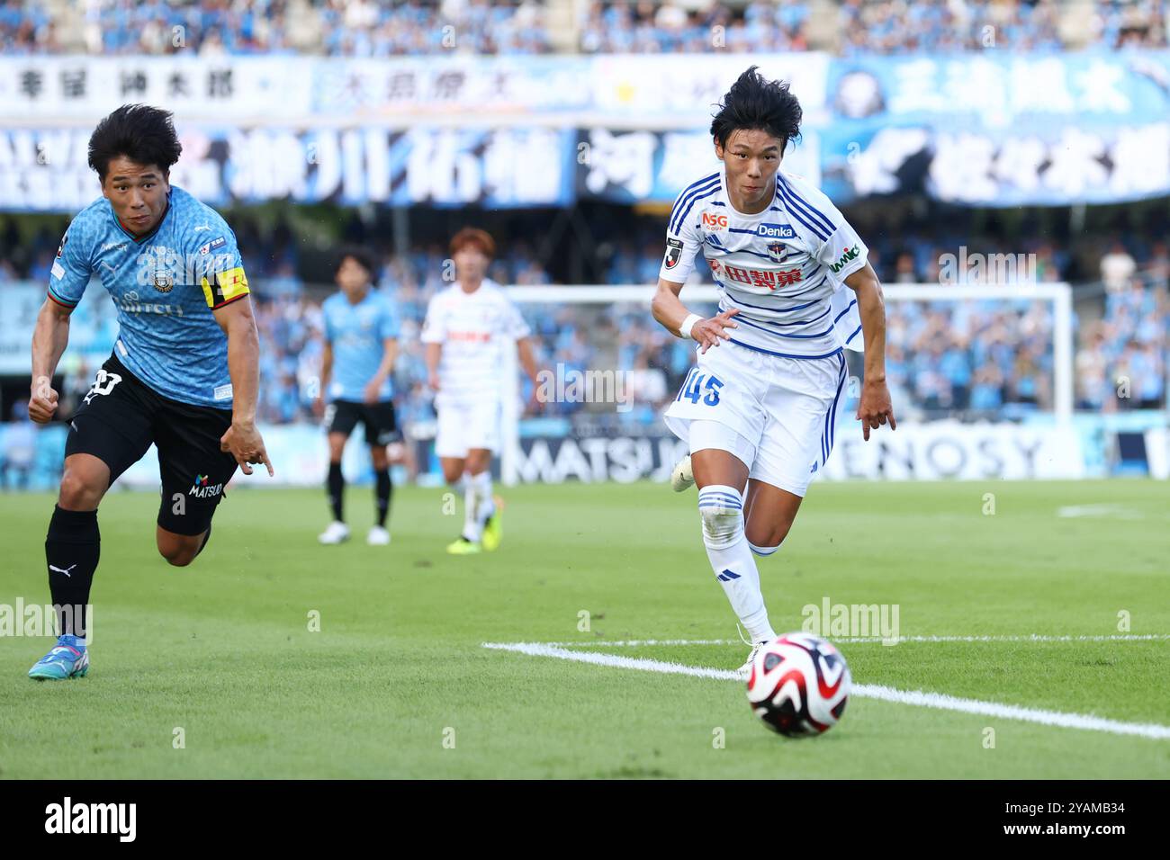 (L to R) Shin Yamada (Frontale), Hayato Inamura (Albirex), OCTOBER 13 ...