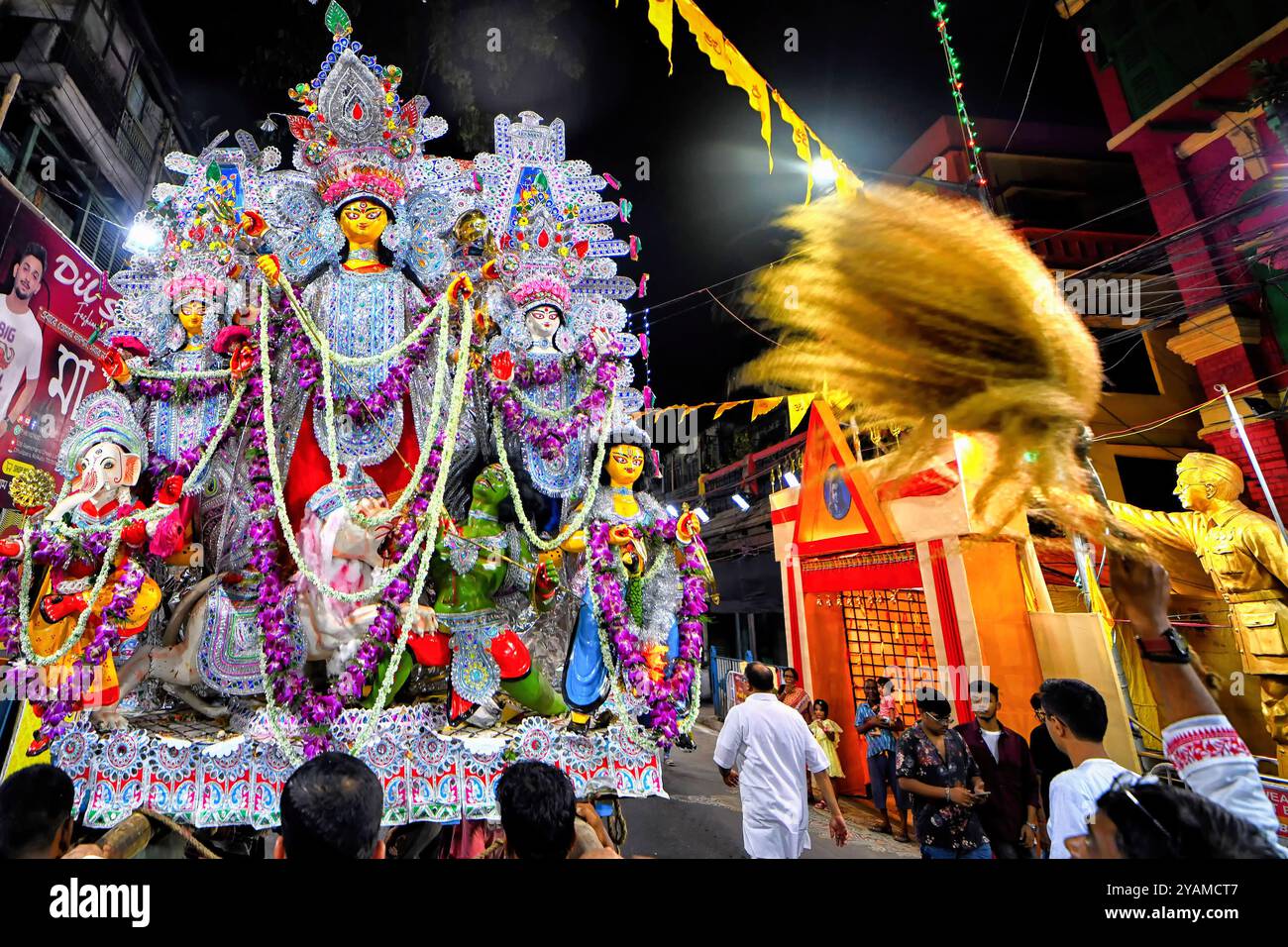 Kolkata, India. 12th Oct, 2024. Hindu devotees perform last ritual on ...