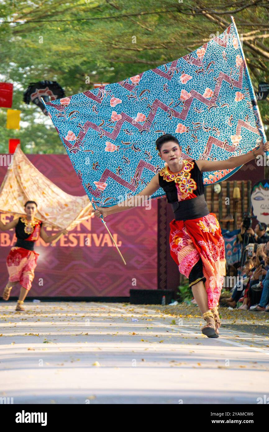 The Second Kediri Fashion Batik Festival "Kadhiri Tutur Wikara" in ...
